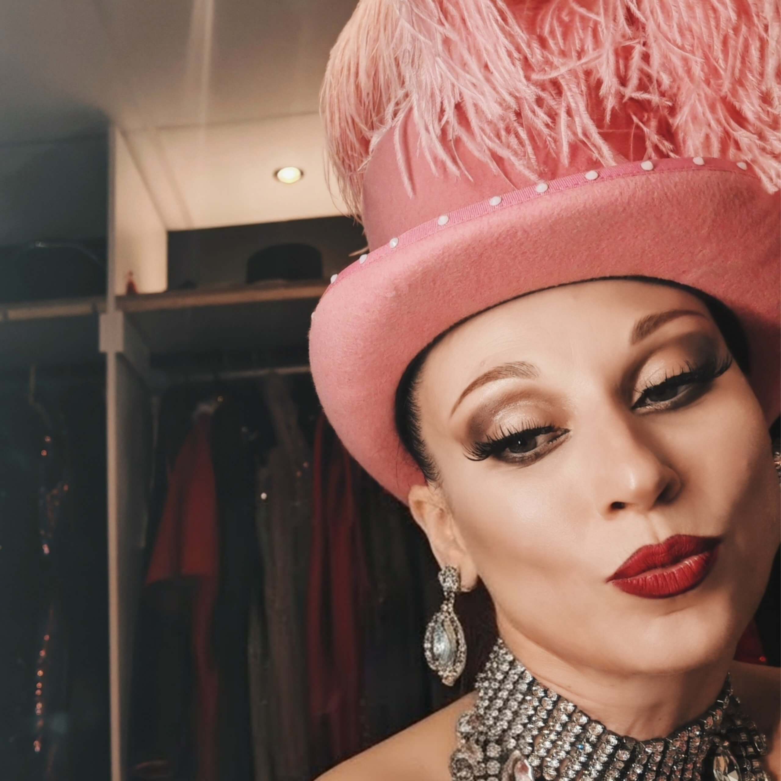 Stage Showtime Cabaret | Cercles de la Forme